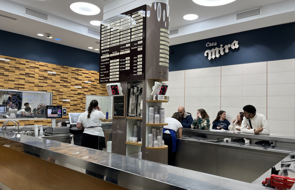 Mira Ijs in Malaga Spanje, hier moet je absoluut een ijsje eten ...